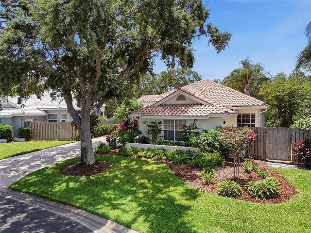 812 Live Oak Ter NE, Saint Petersburg, FL 33703
