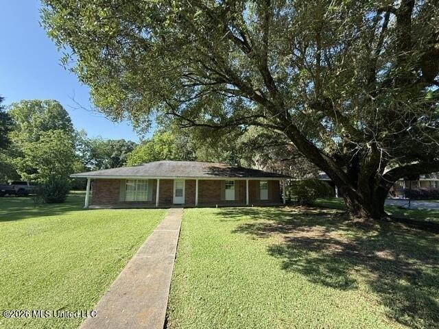 812 Meadowbrook Ln, Tylertown, MS 39667