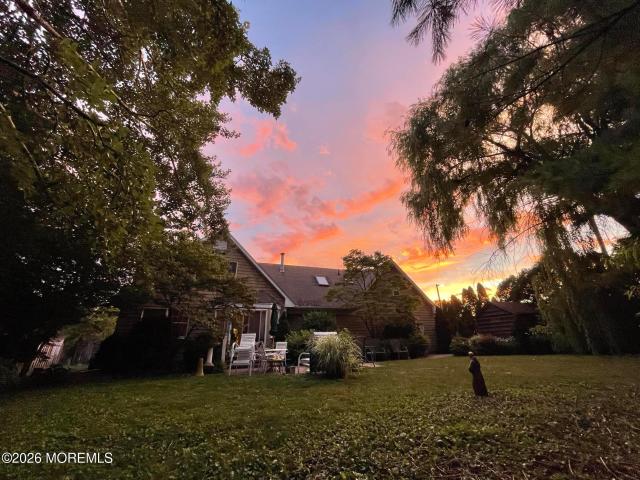 812 Mistletoe Avenue