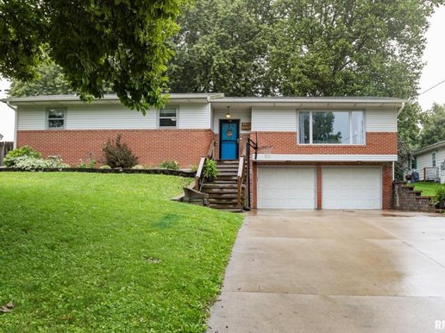 812 N 10th St, Monmouth, IL 61462