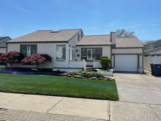812 N Burghley Ave, Ventnor, NJ 08406