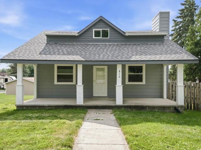 812 N Chestnut St, Avoca, IA 51521