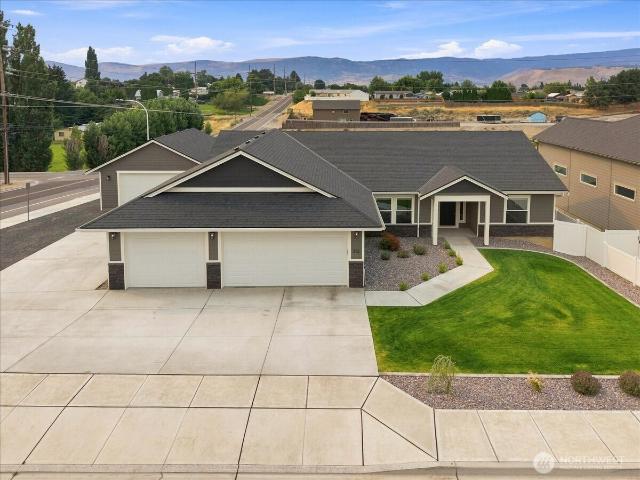 812 N Newport Loop