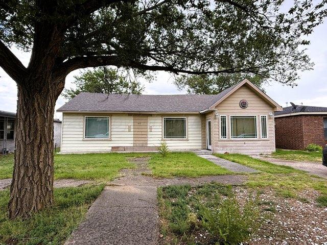 812 N Pearl St, Stratford, TX 79084