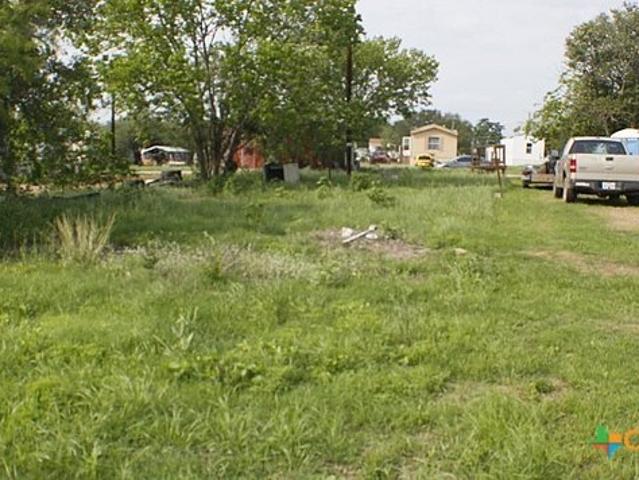 812 NE 4th St Lot 3, Waelder, TX 78959