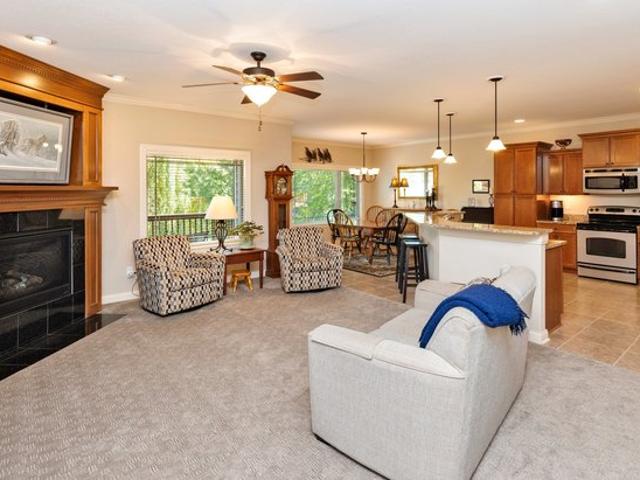 812 NW 20th Ln, Ankeny, IA 50023
