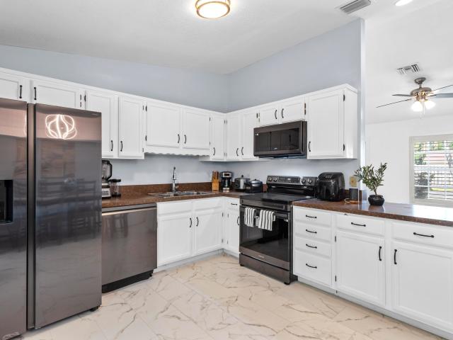 812 NW 6th Ave, Boynton Beach, FL 33426 | MLS #B26003 | Compass