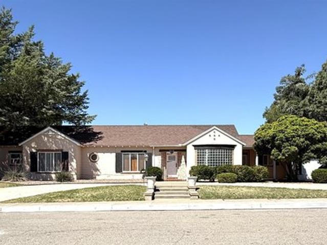 812 S Clowe Ave, Artesia, NM 88210
