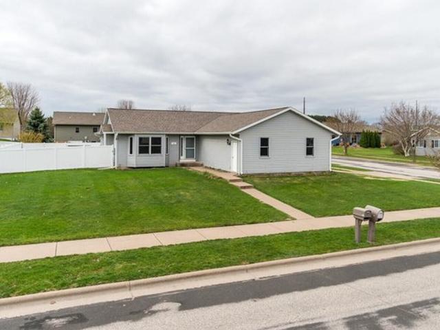 812 Silver Dr, Holmen, WI 54636