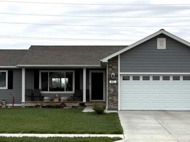 812 Sunridge Dr, Beatrice, NE 68310