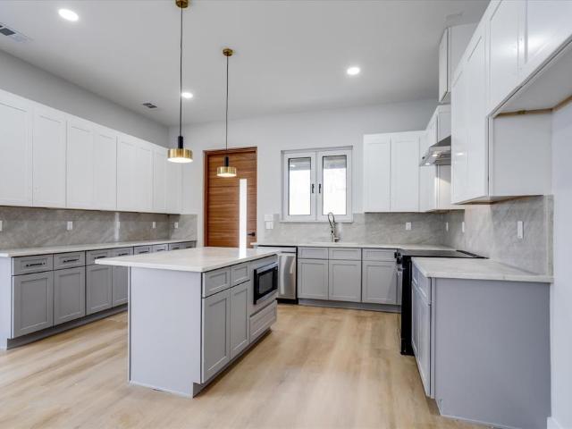 812 Premier Parkway
