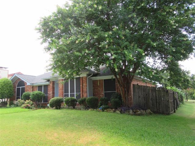 812 Red Oak Drive