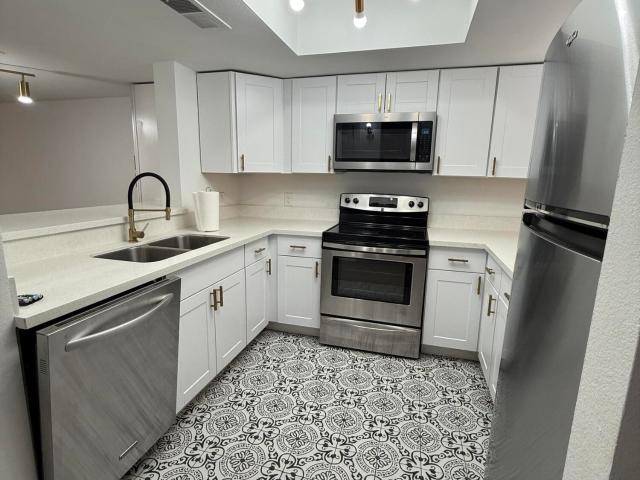812 W 14TH Street