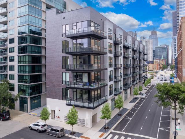 812 W Adams Street # PH605