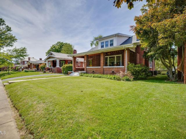 812 West Maple Street