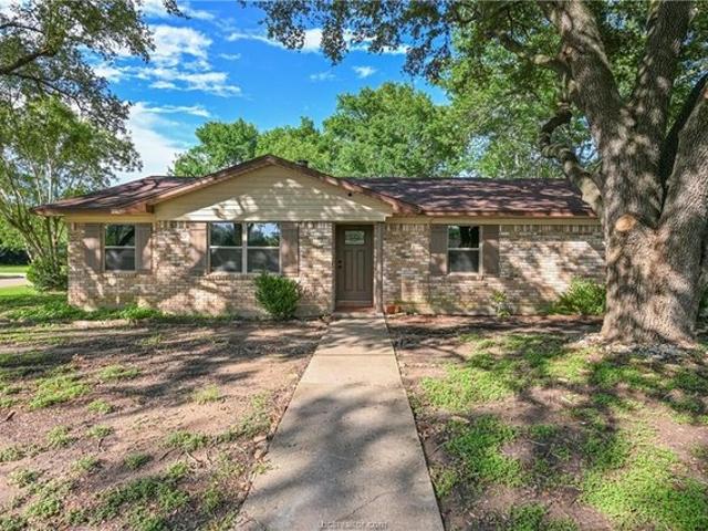 812 Victoria St, Navasota, TX 77868