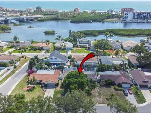 8134 Bayshore Dr, Seminole, FL 33776