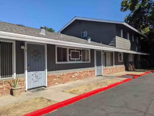 8134B Introducing Walnut Oaks Apartments