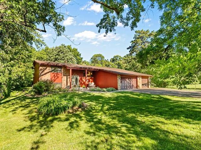 8135 Long Lake Rd, Mounds View, MN 55112