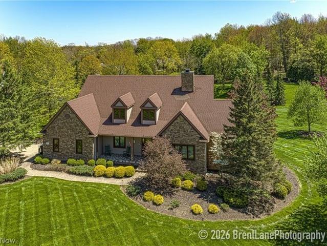 8135 Thackeray Ct, Broadview Heights, OH 44147