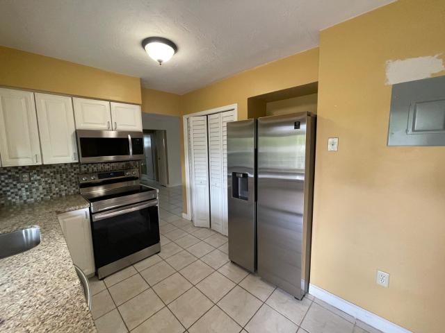 8136 NW 21st Ct, Sunrise, FL 33322 | MLS #B26015