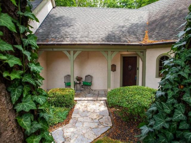 8136 Blind Brook Ct, Columbus, OH 43235