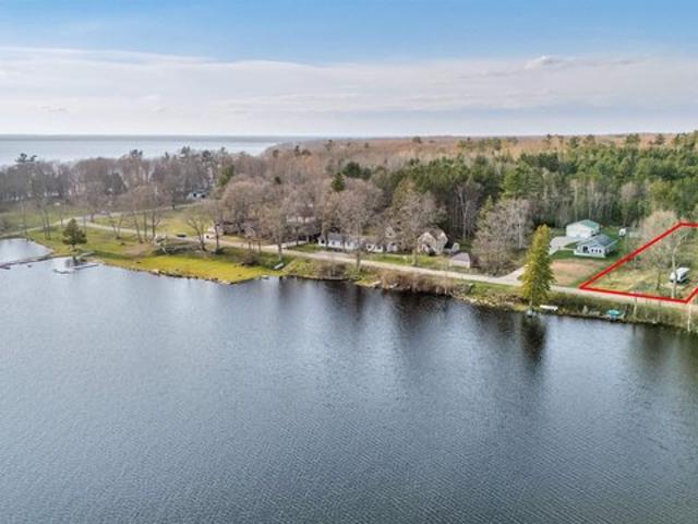 8136 W Arrowhead Rd, Manistique, MI 49854