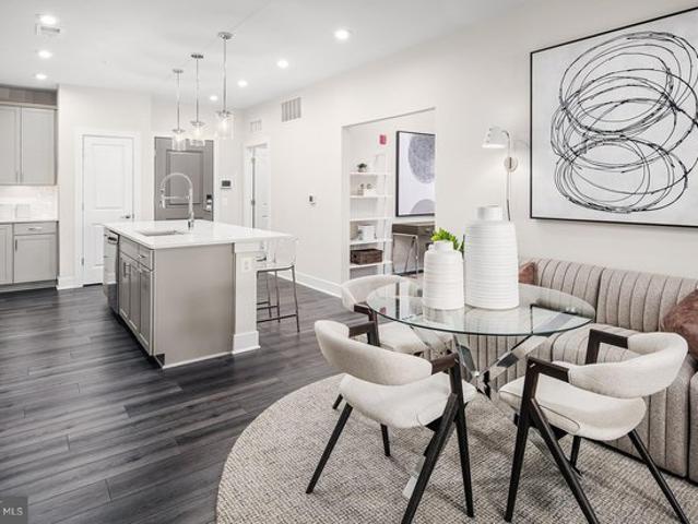 8131 Shining Star Ln Unit 403, Vienna, VA 22182