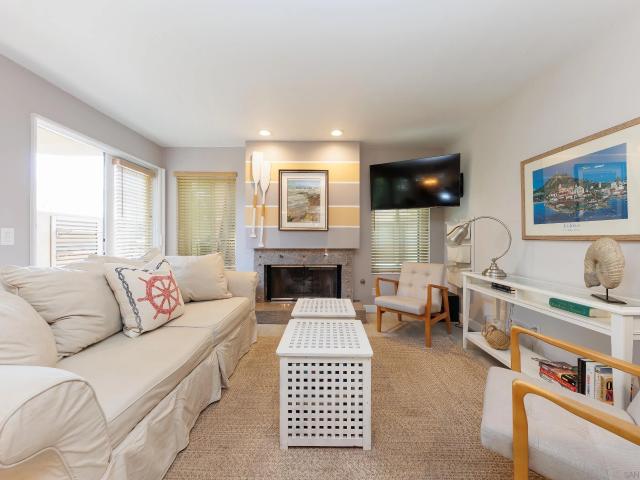 8132 Camino del Sol, Unit D, La Jolla, CA 92037 | MLS #250034