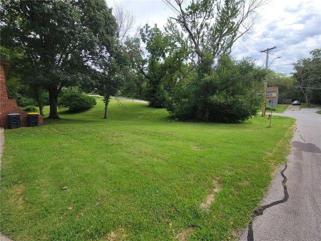 8132 E 74th St, Kansas City, MO 64133
