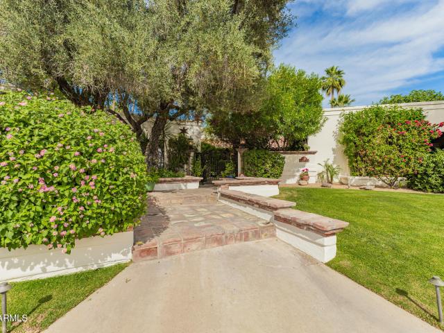 8132 E Del Barquero Dr, Scottsdale, AZ 85258 | Compass