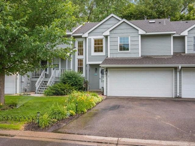 8133 Curtis Ln, Eden Prairie, MN 55347