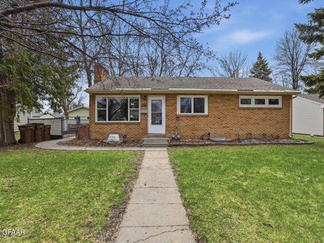 813 18th St NW, East Grand Forks, MN 56721