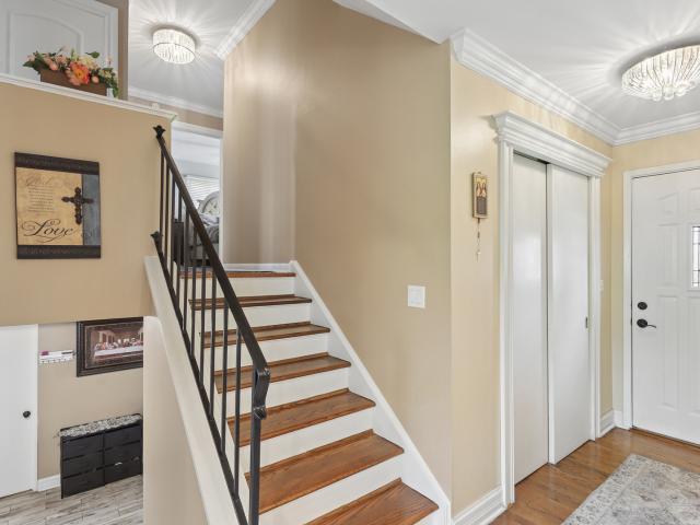 813 Castlewood Ln, Deerfield, IL 60015 | MLS #12618 | Compass