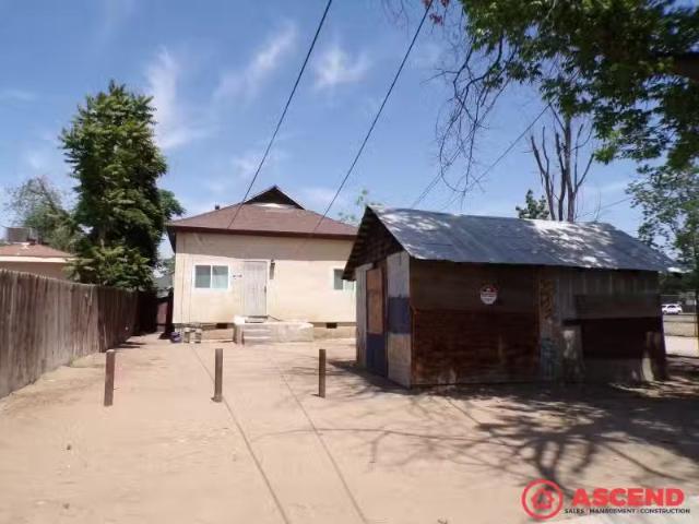 813 Kentucky St 813 Kentucky St, Bakersfield, CA 93305
