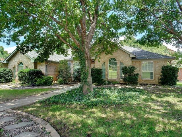 813 Hunters Glen Trail, Fort Worth, TX 76120 | MLS #20854 | Compass