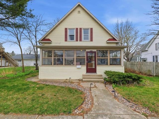 813 John Adams St, Sauk City, WI 53583