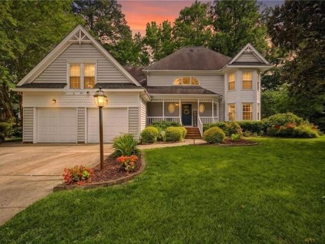 813 Loch Island Dr, Chesapeake, VA 23320
