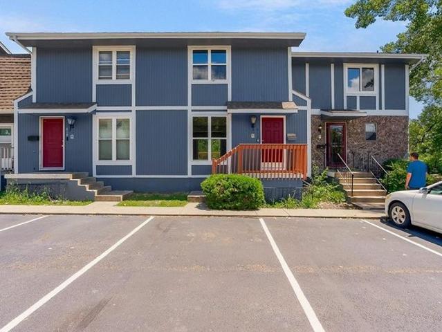 813 Lakeview Dr, Grandview, MO 64030