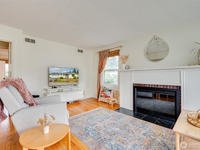 813 N 16th Avenue