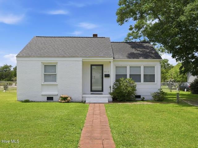813 N 20th St, Morehead City, NC 28557