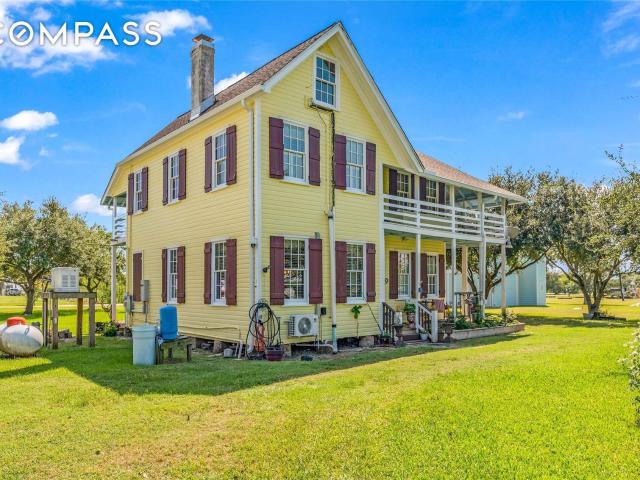 813 Nelson Ave, Port Bolivar, TX