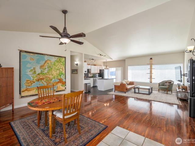 813 NW Sunburst Court