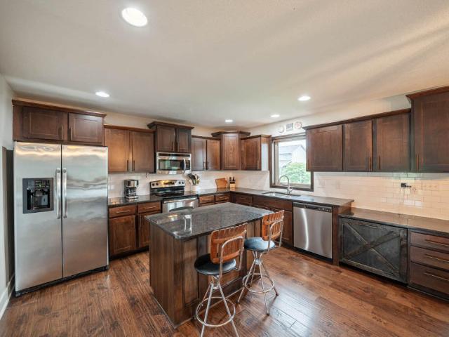 813 NW Sunset Lane