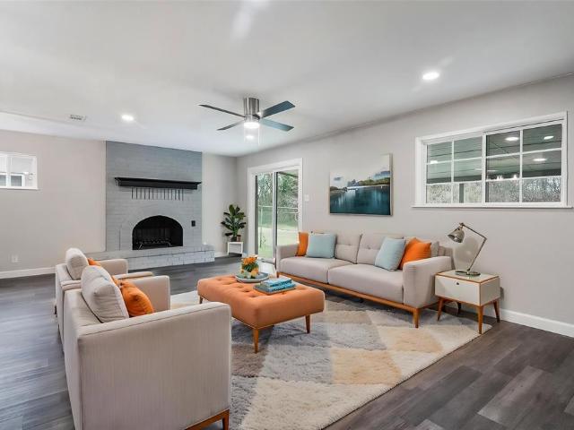 813 S Valentine Drive