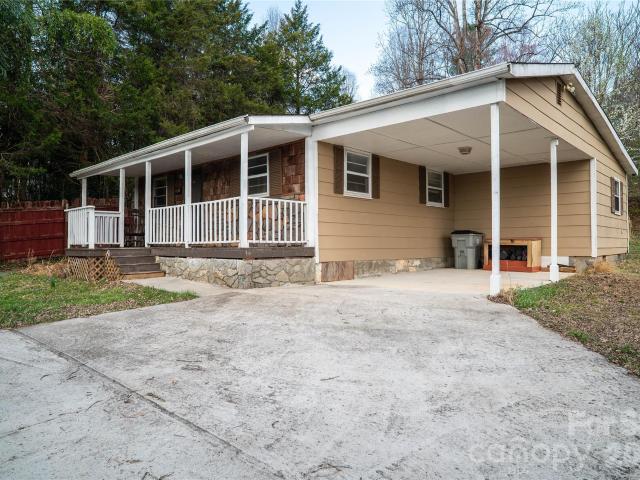 813 Severt Circle NE