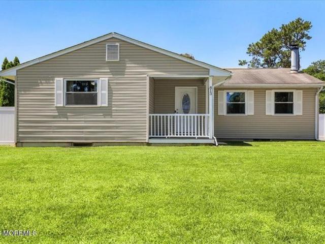 813 Pemberton St, Toms River, NJ 08757