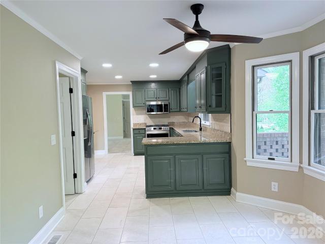 813 Rothmoor Drive