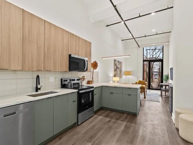 813 W Evergreen Ave, Chicago, IL 60642