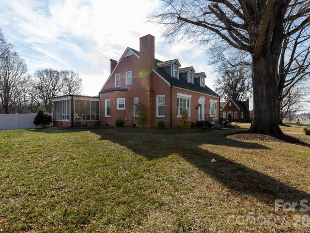 813 W Mountain Street